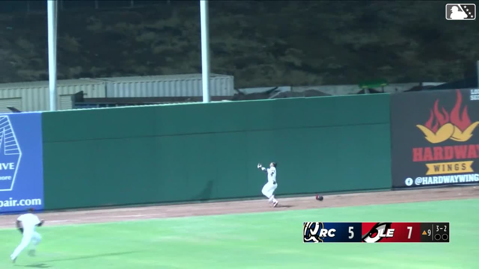 Dillon Head's running catch | 04/07/2024 | MLB.com