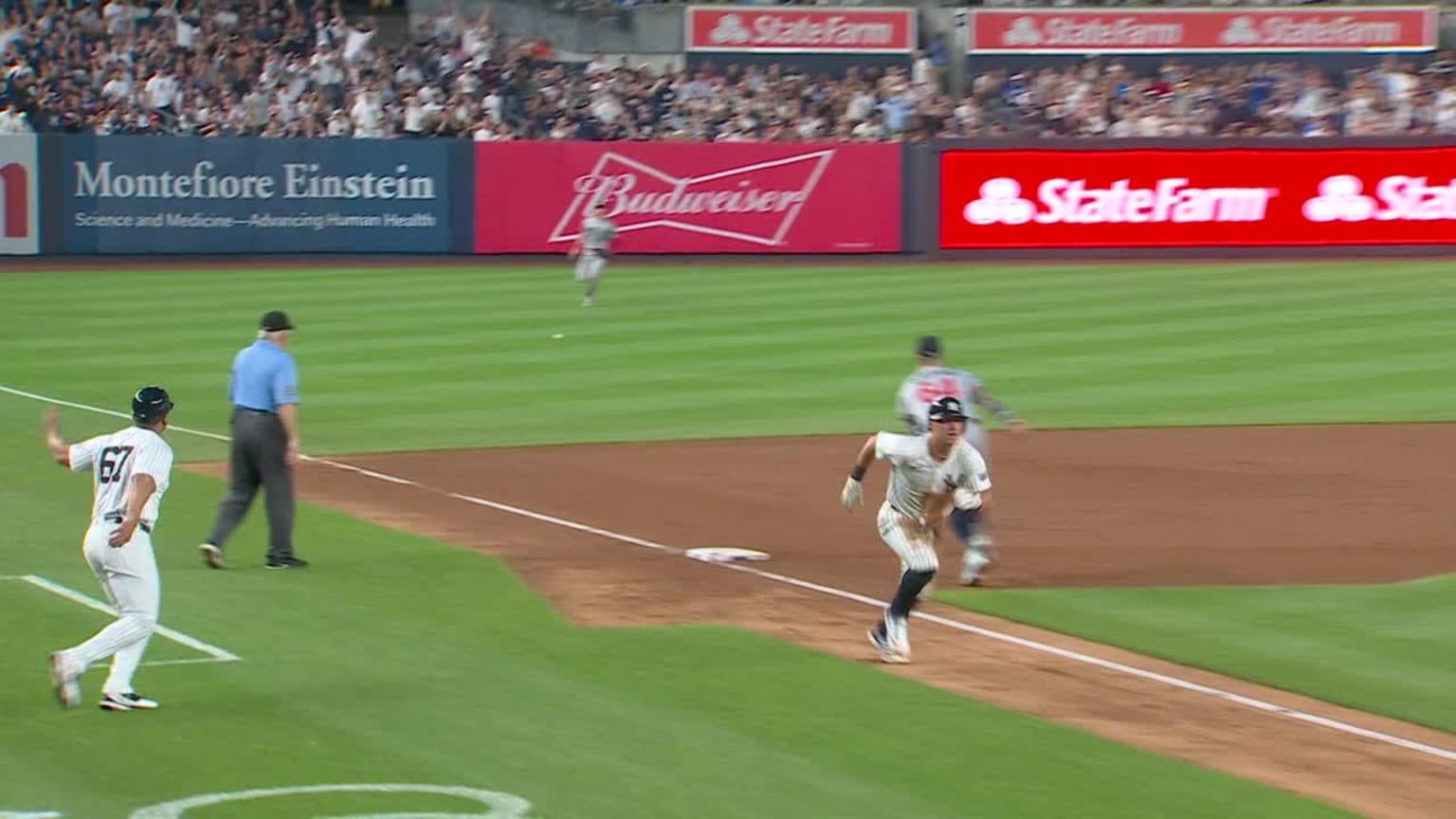 Anthony Volpe steals third, scores on throwing error | 06/06/2024 | New York Yankees