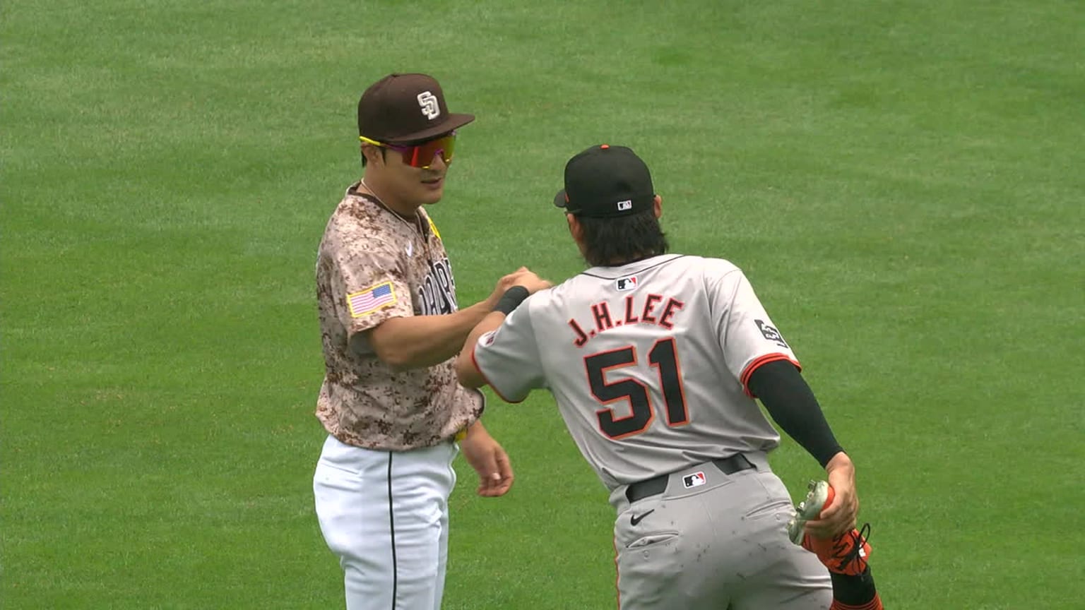 Ha-Seong Kim, Jung Hoo Lee say hello before matchup | 03/31/2024 | MLB.com