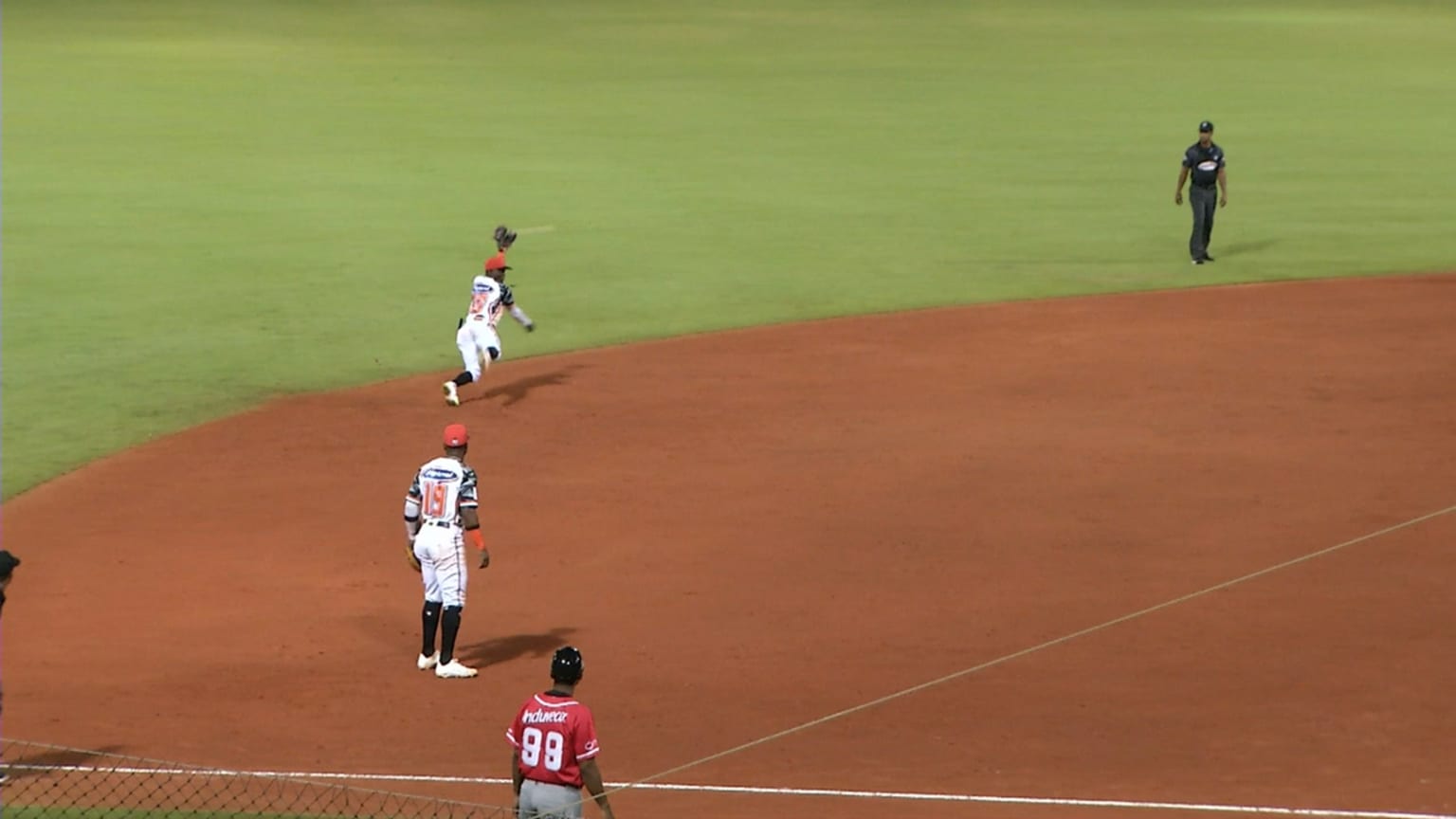 Ronny Simón hace una impresionante atrapada en la 5ta | 22/11/2022 ...