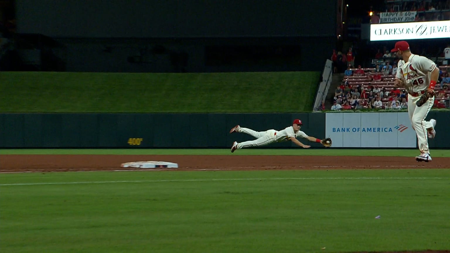 Tommy Edman makes a diving stop in the 7th | 08/19/2023 | MLB.com