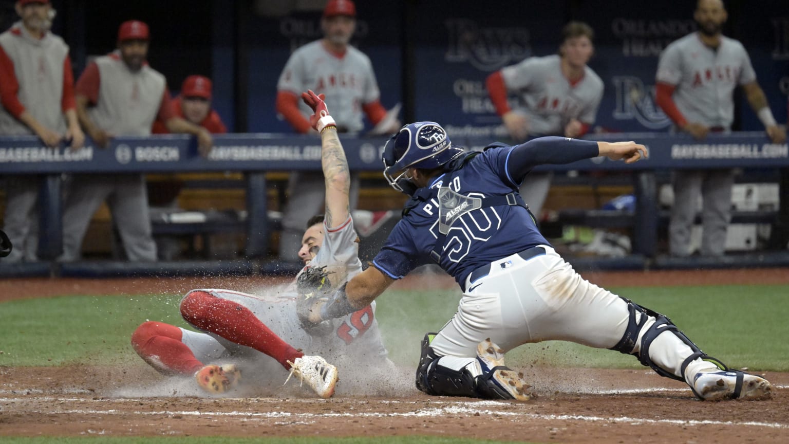 Randy Arozarena makes a strong throw to cut down Neto | 04/17/2024 ...