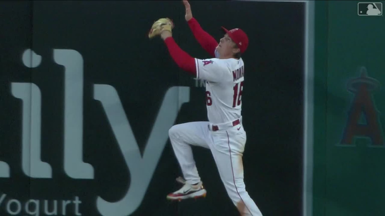Mickey Moniak makes a sensational catch in center | 07/15/2023 | Los ...