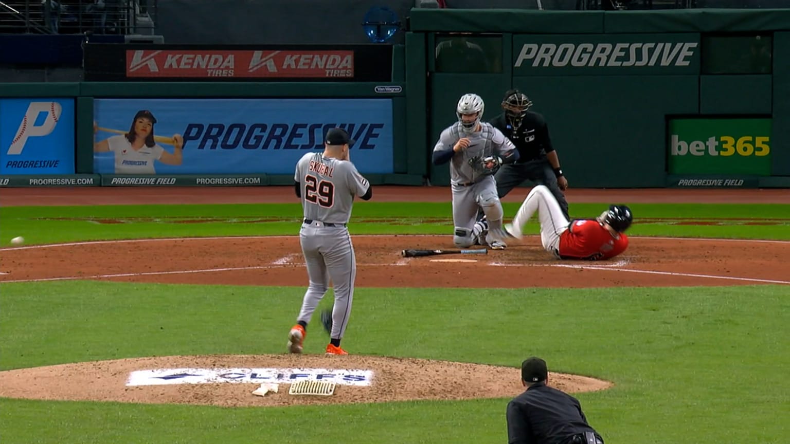 David Fry exits the game after being hit in the face | 09/23/2025 | MLB.com