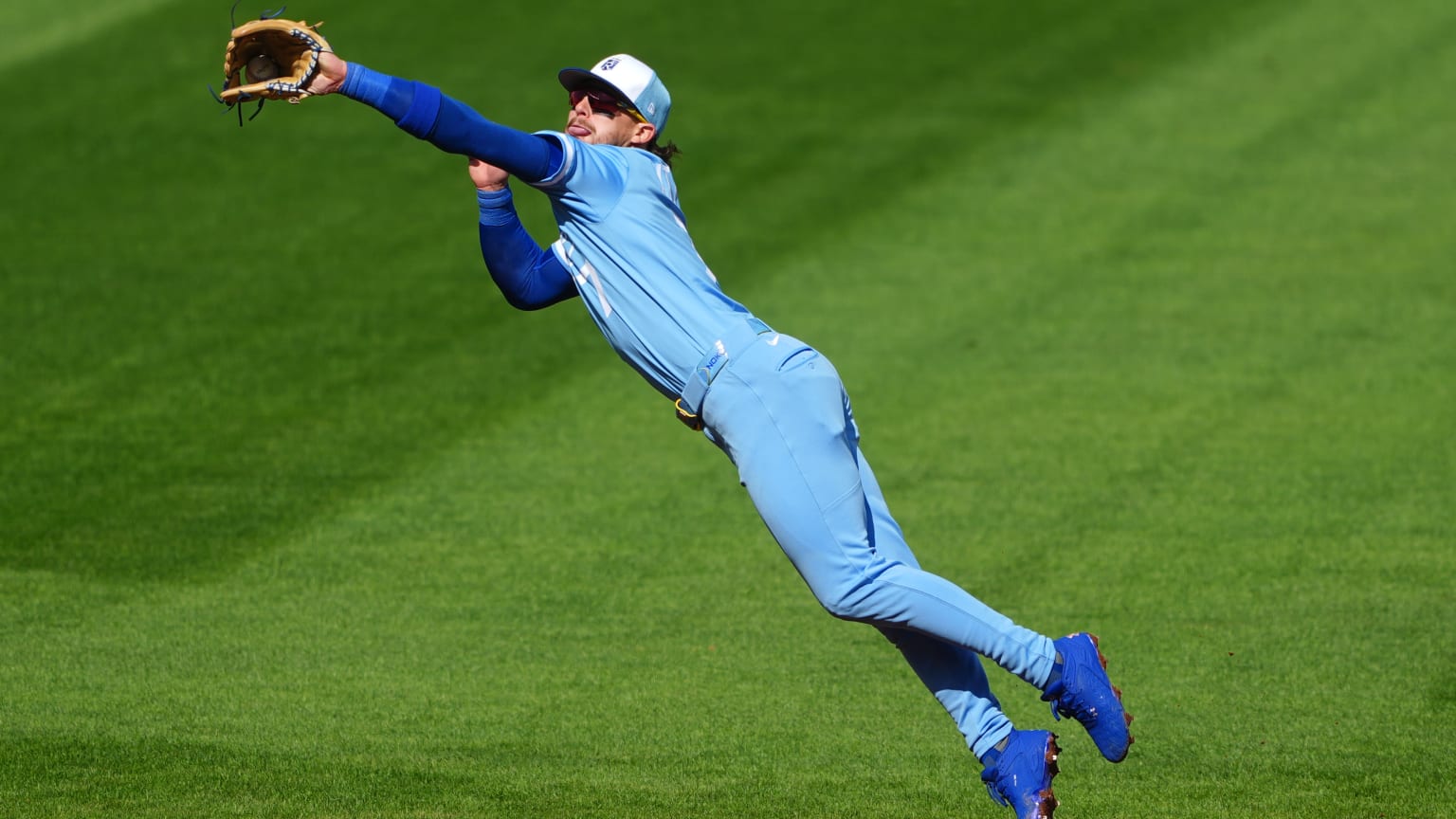 Bobby Witt Jr.'s diving catch starts double play | 04/05/2025 | MLB.com