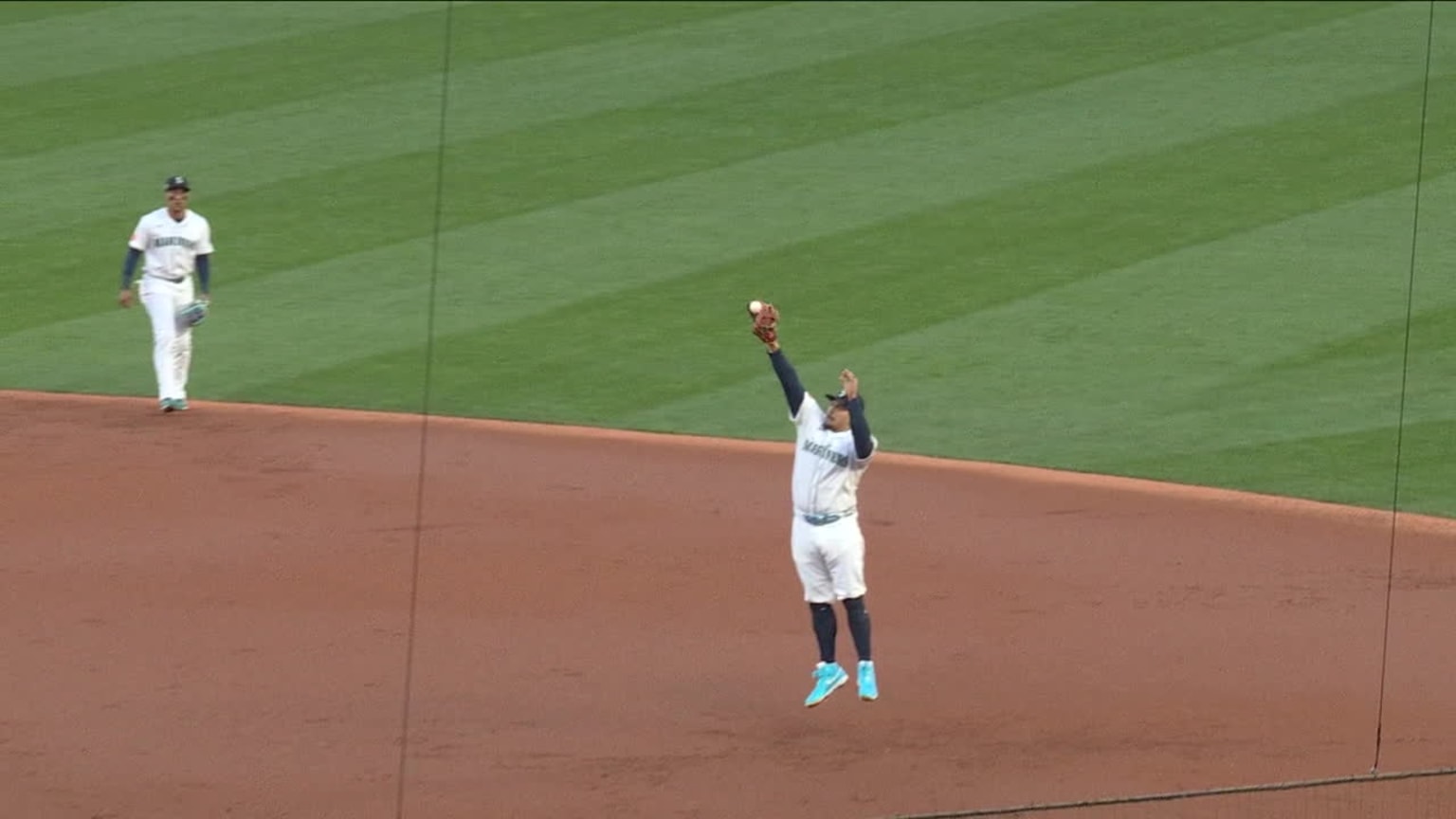 Josh Naylor realiza buena atrapada en el 2do tramo | 15/10/2025 ...