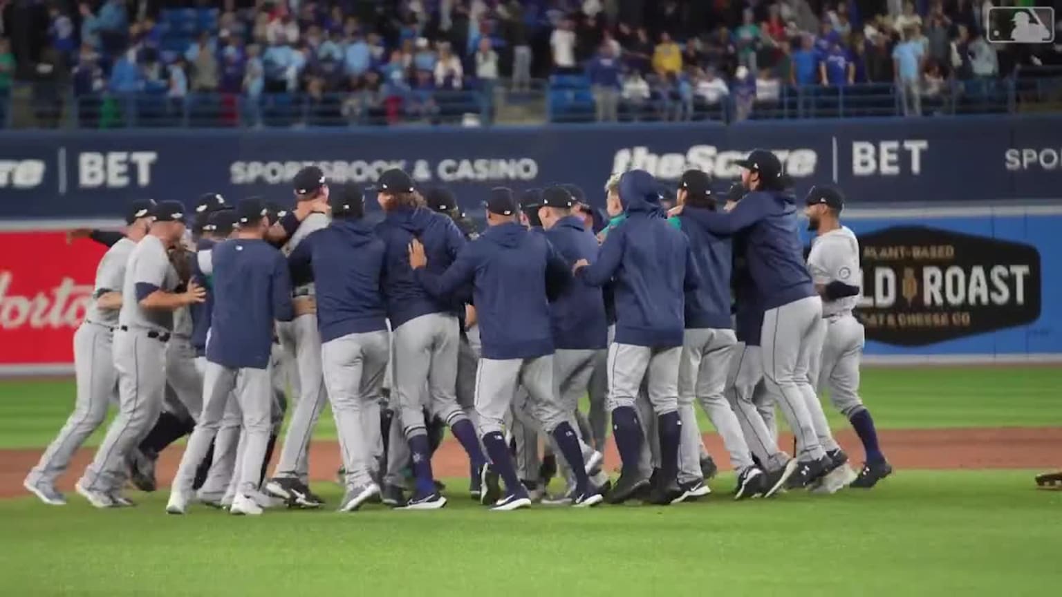 Mariners celebrate AL Wild Card clinch | Creator Cuts | 10/08/2022 ...