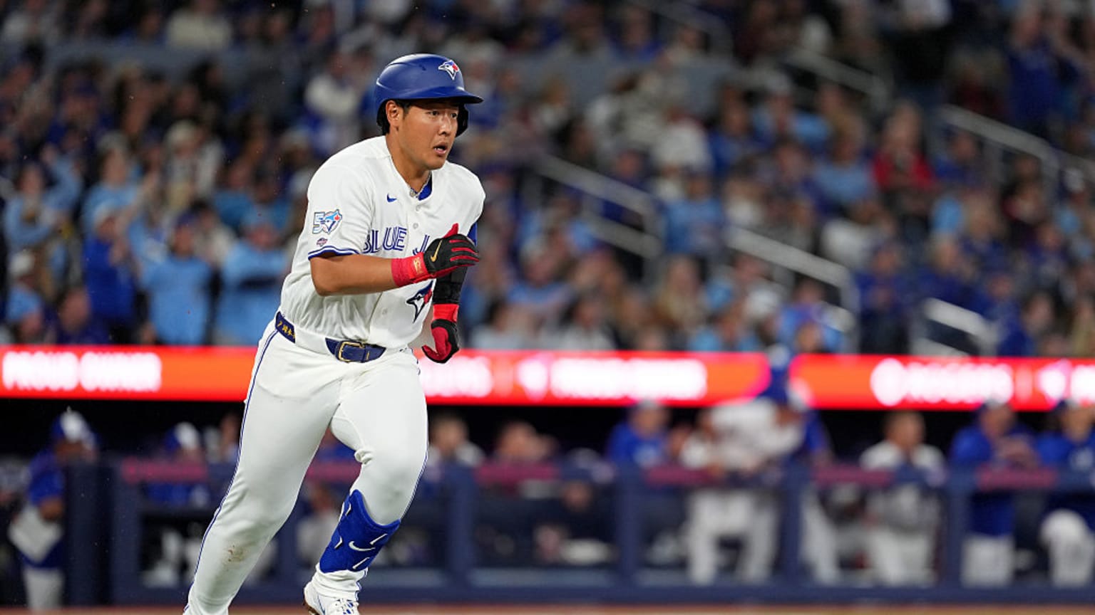 Kazuma Okamoto's first career hit in MLB | 03/27/2026 | MLB Japan