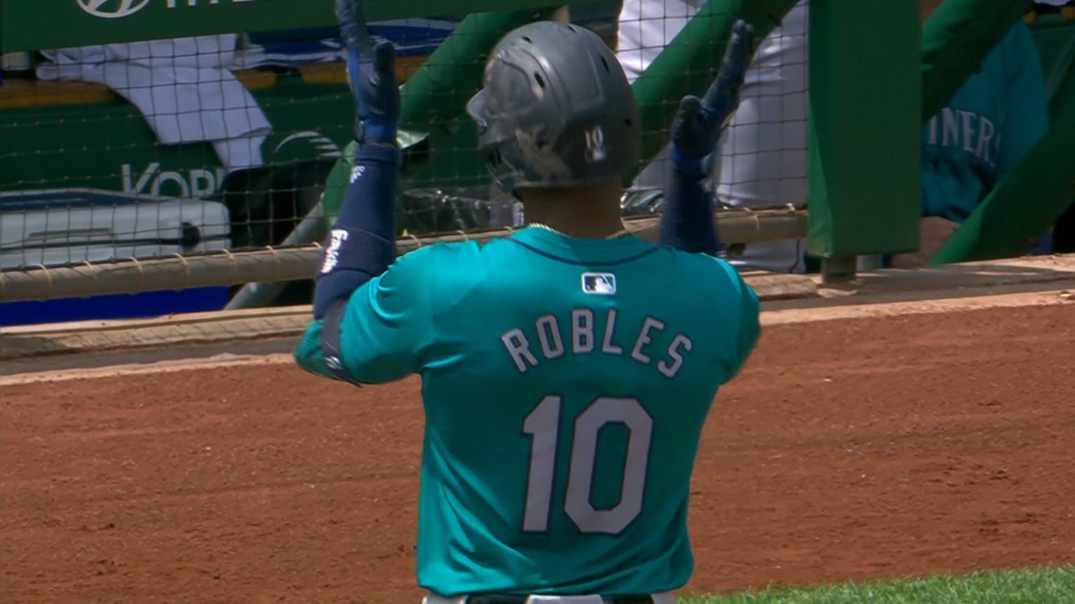 Victor Robles singles in Haniger | 08/17/2024 | Seattle Mariners