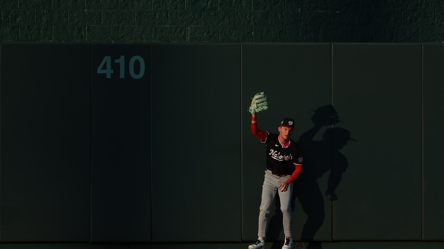 Robert Hassell III's INCREDIBLE home run robbery | 08/12/2025 | MLB.com