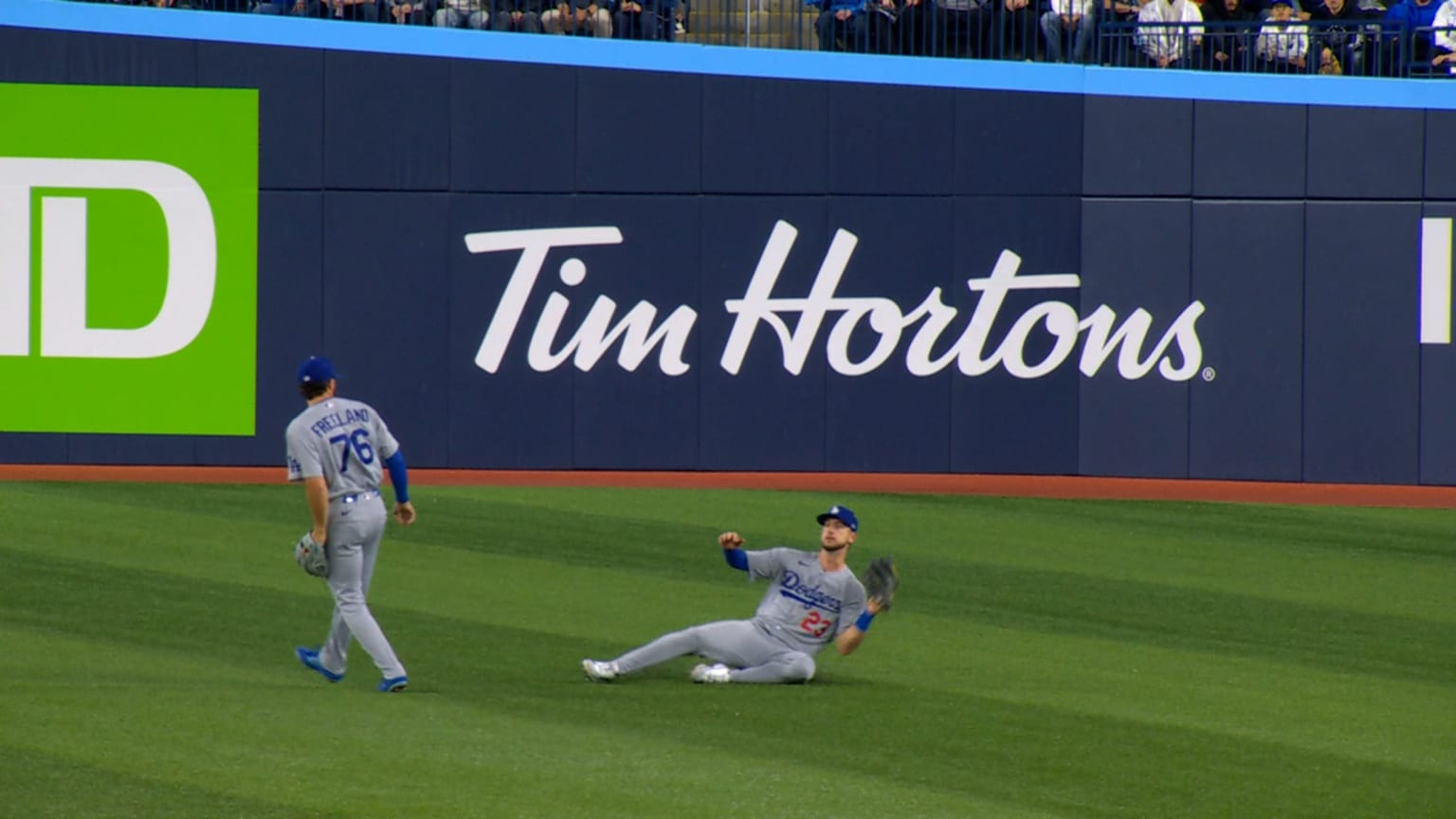 Kyle Tucker's sliding catch | 04/07/2026 | Los Angeles Dodgers