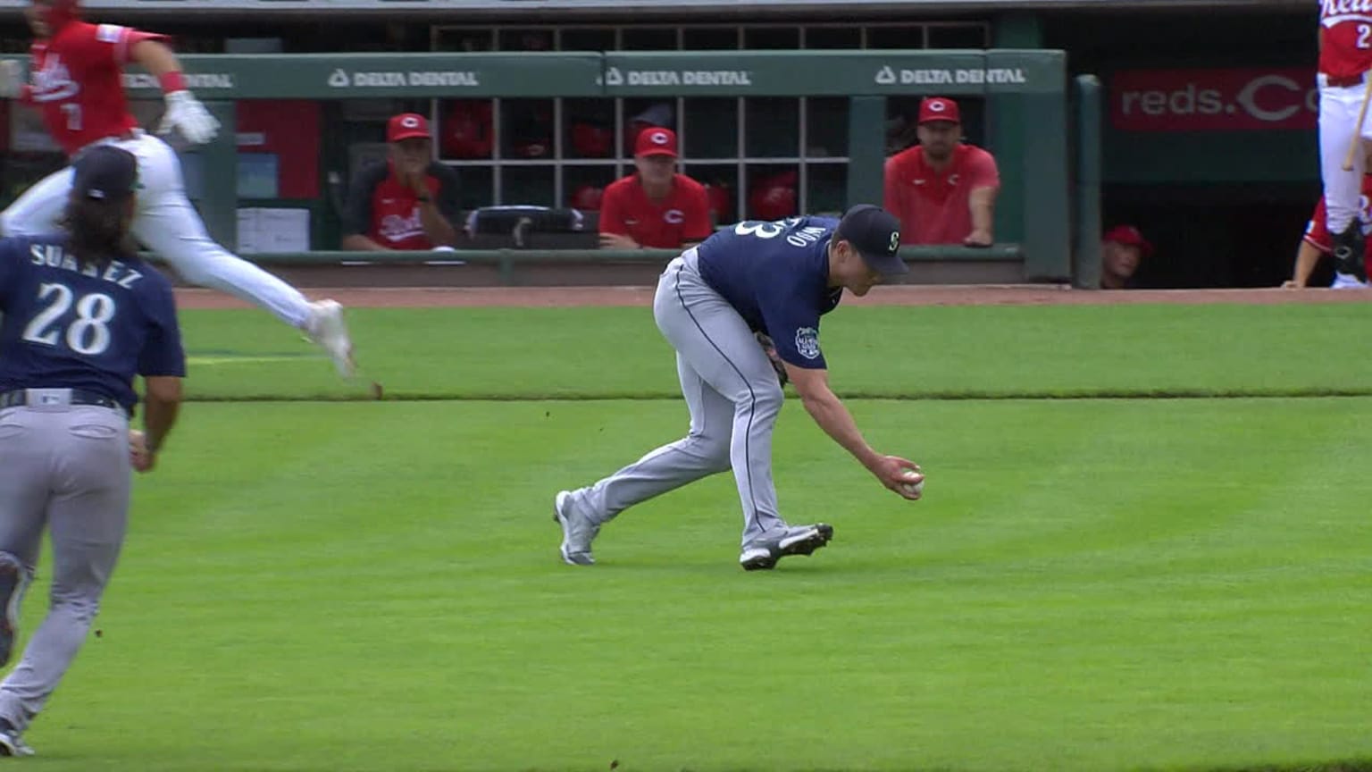 Bryan Woo makes a smooth throw in the 1st inning | 09/04/2023 | MLB.com