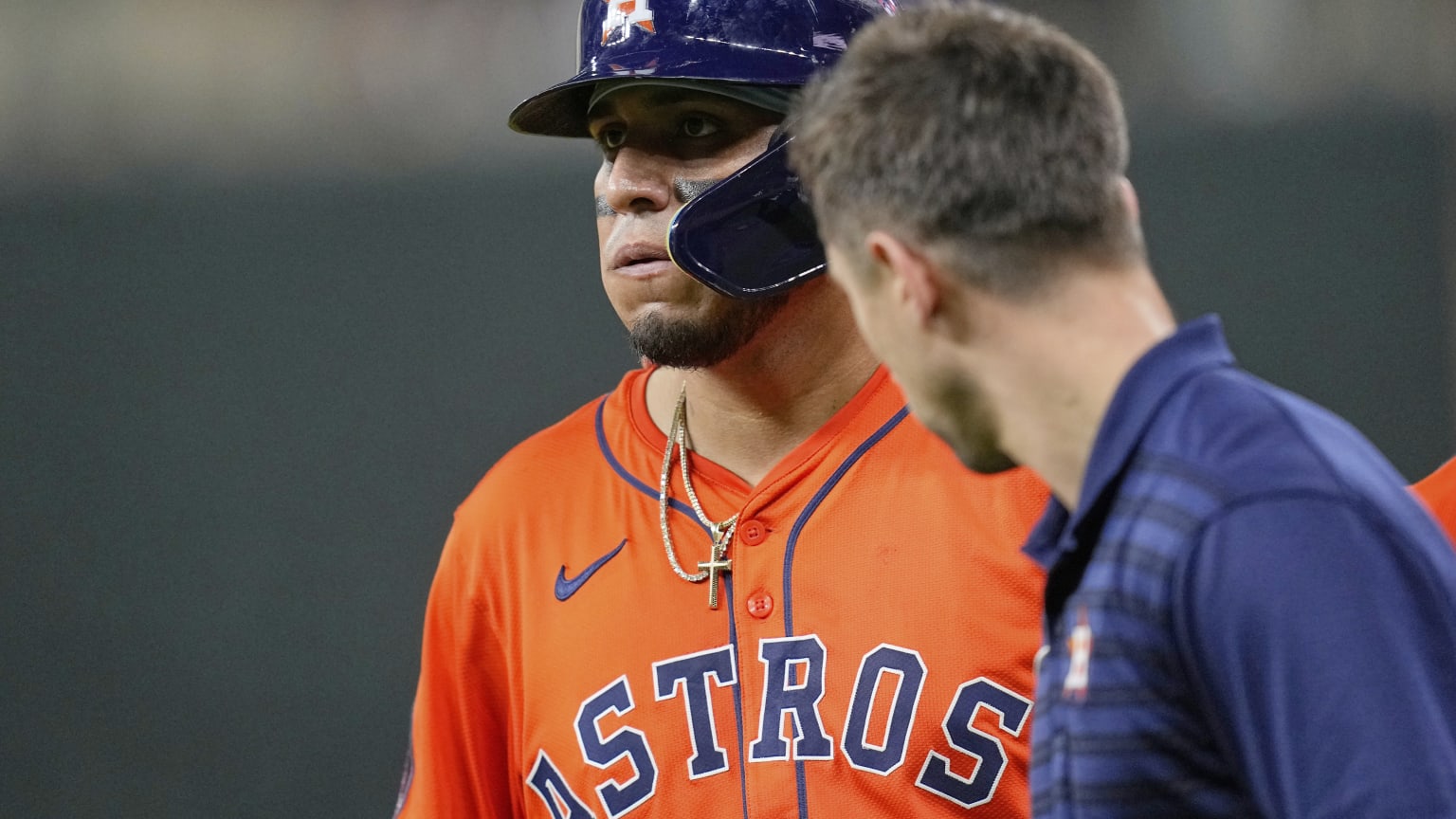 Isaac Paredes exits with leg injury in the 8th | 06/12/2025 | Houston ...