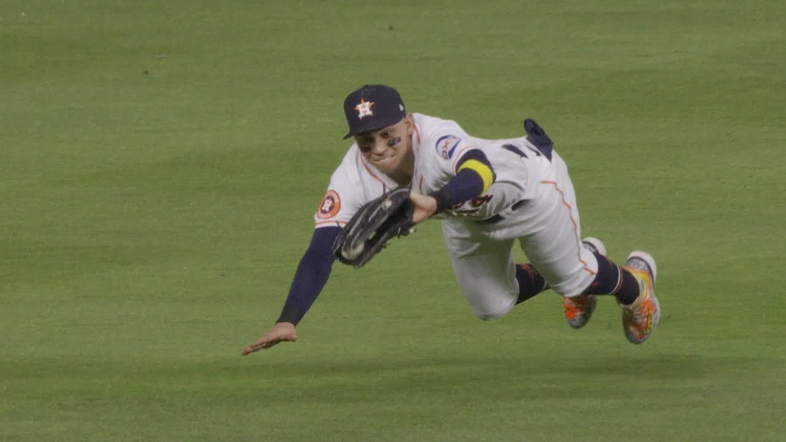 Mauricio Dubón hustles to make a stellar diving catch | 10/15/2023 ...