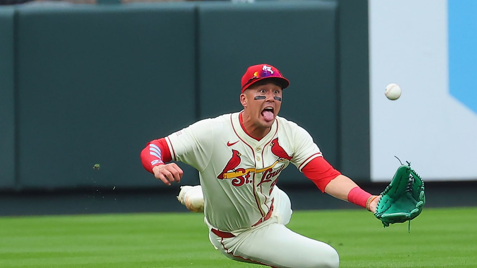 Lars Nootbaar ejecuta gran atrapada de clavado | 29/03/2025 | Los ...