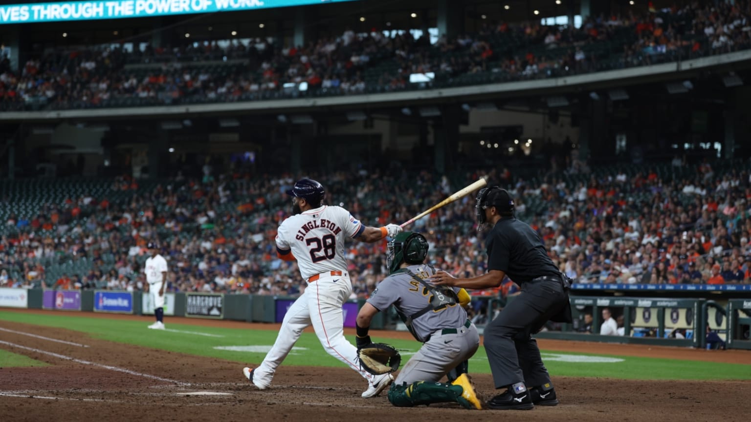 Jon Singleton's go-ahead RBI single | 09/12/2024 | MLB.com