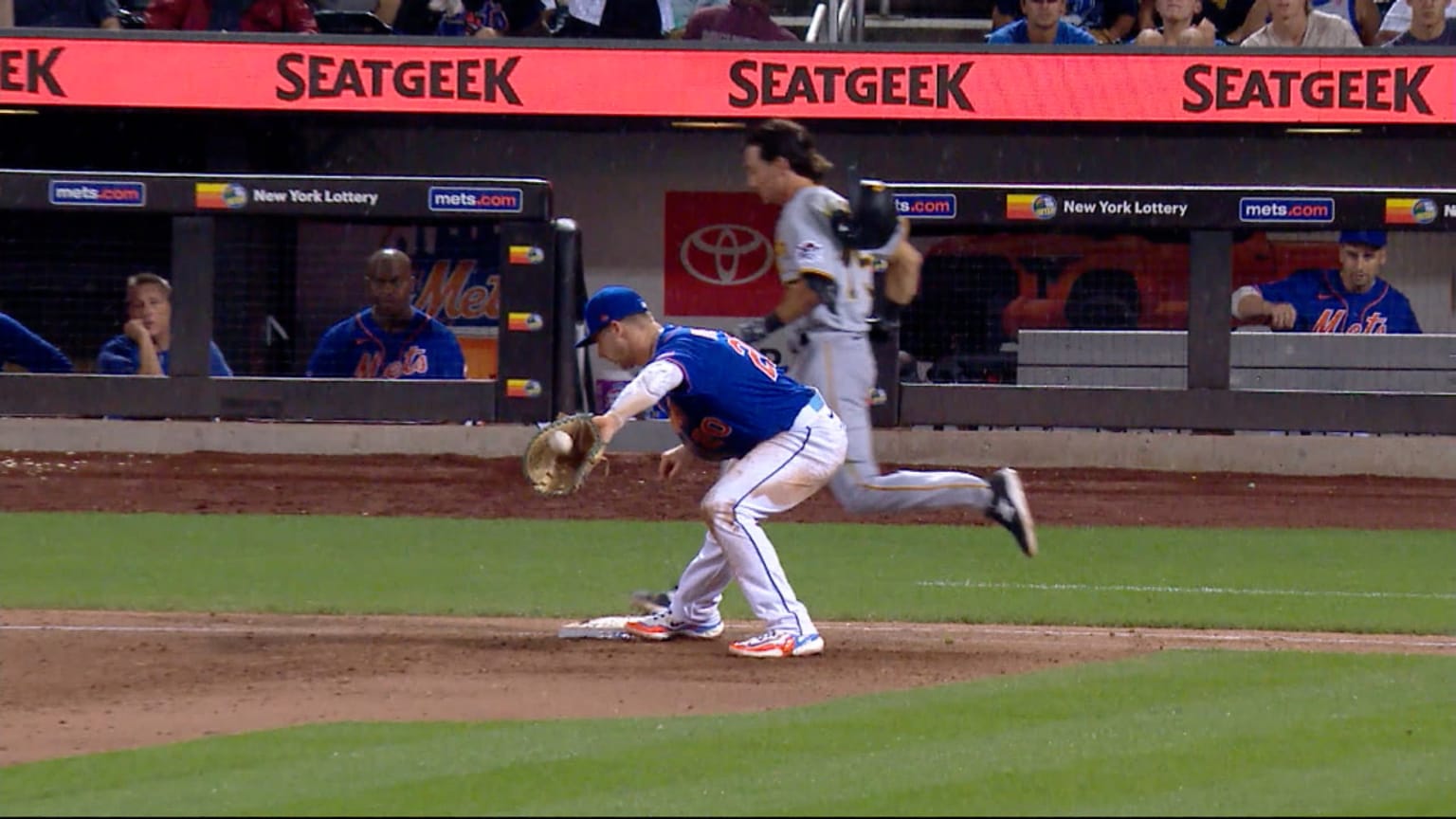 Williams safe after overturned call in the 6th | 08/14/2023 ...