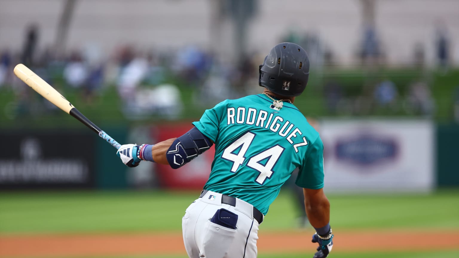 Julio Rodríguez's first home run of Spring Training | 03/05/2025 | MLB.com