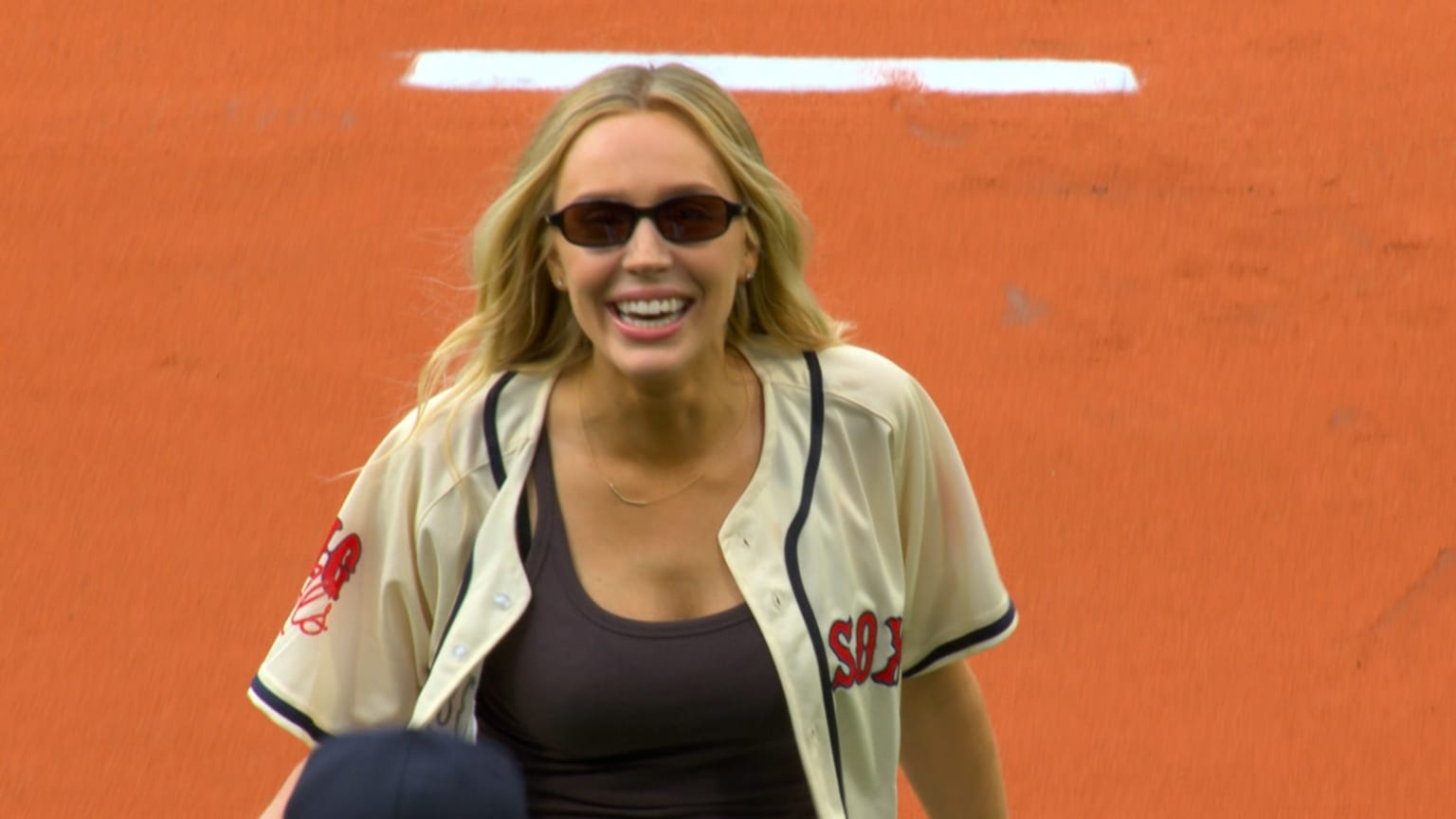 Alex Cooper throws ceremonial first pitch | 06/26/2024 | MLB.com