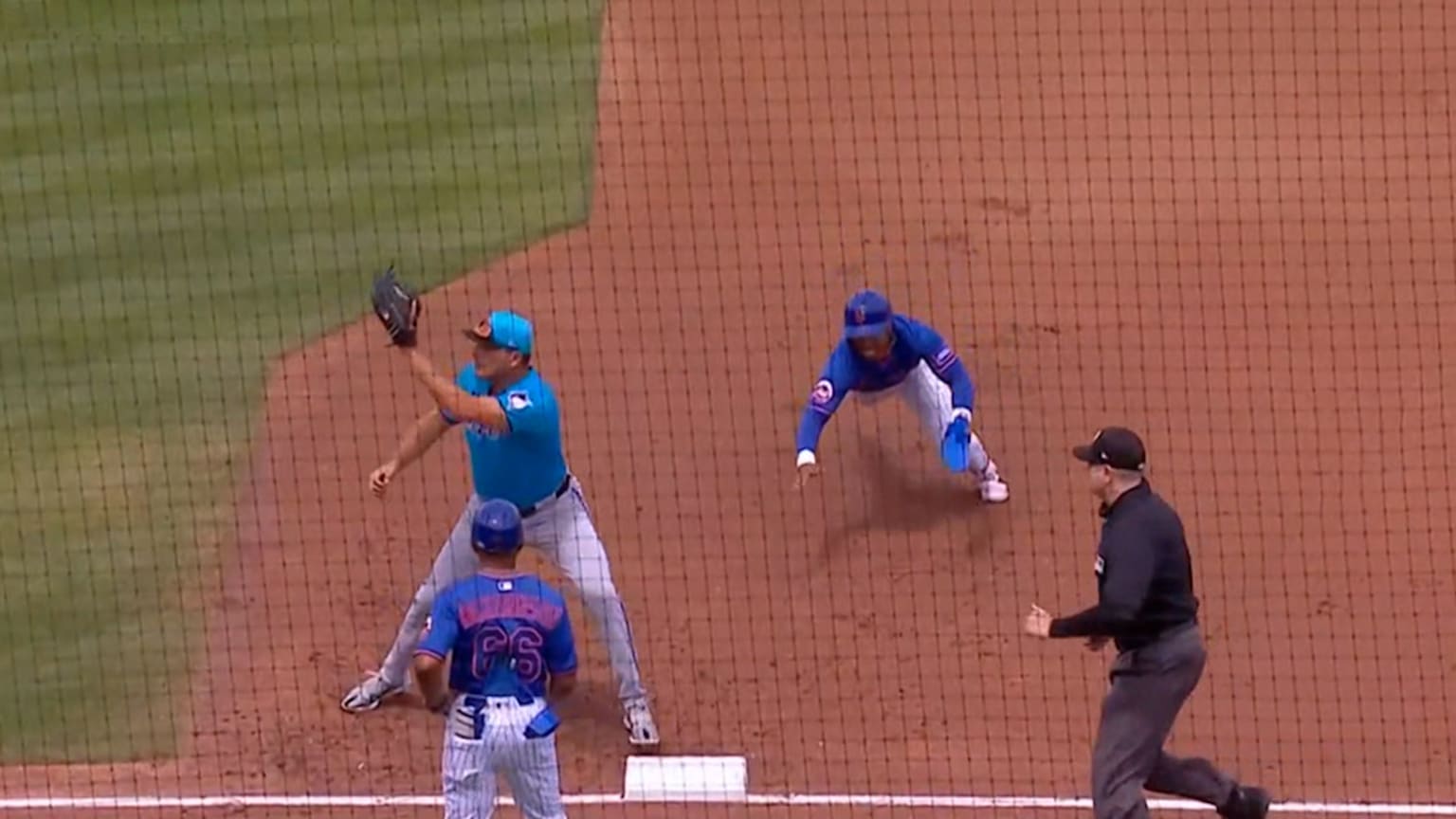 Rob Brantly picks off Lindor at first base | 03/23/2025 | Miami Marlins