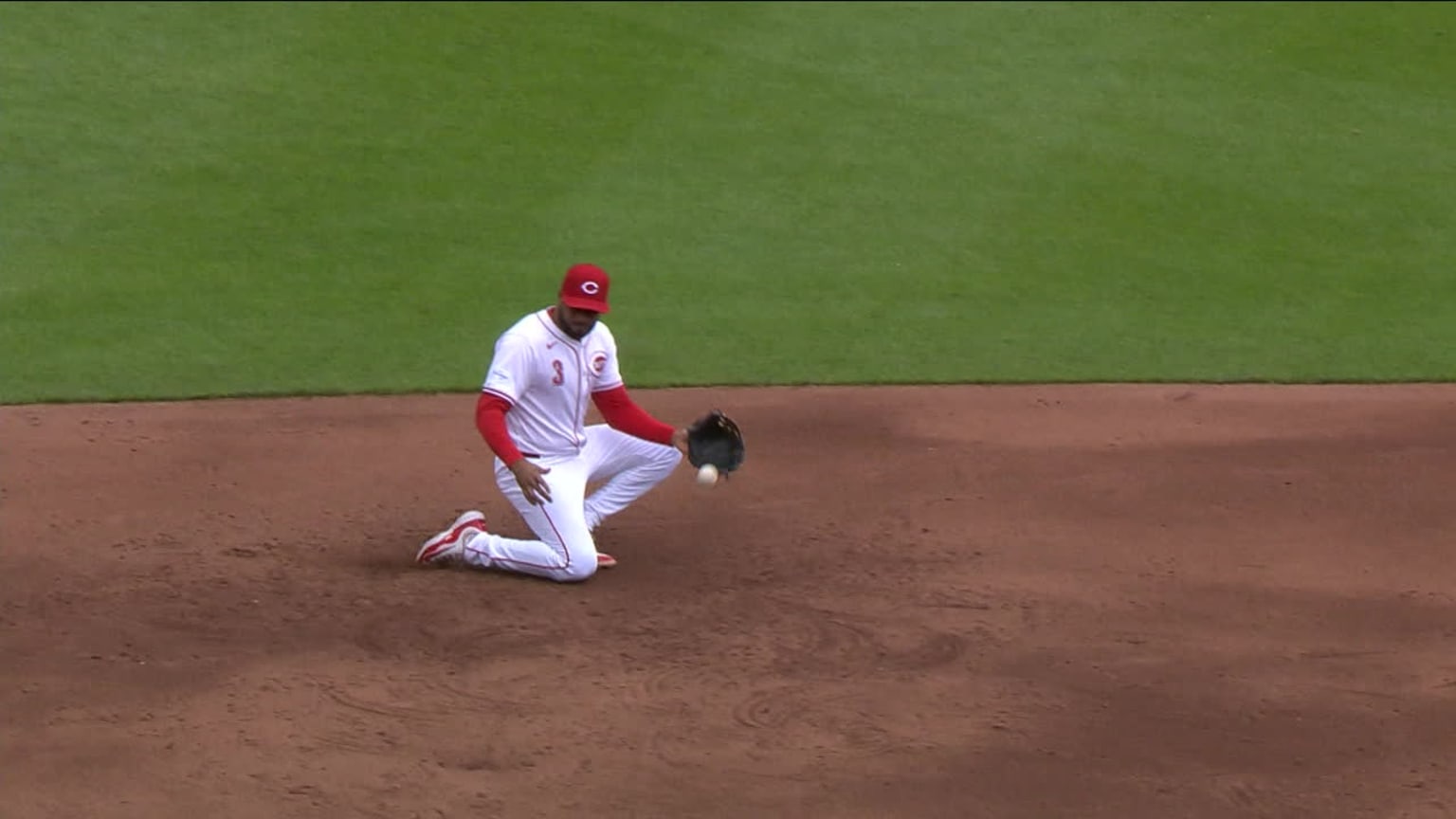 Jeimer Candelario starts double play | 04/21/2024 | Cincinnati Reds