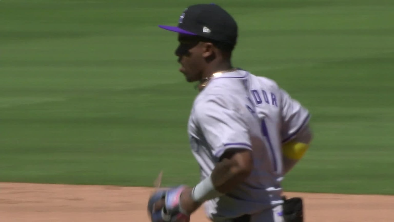 Adael Amador's slick sliding play at second base | 06/09/2024 ...