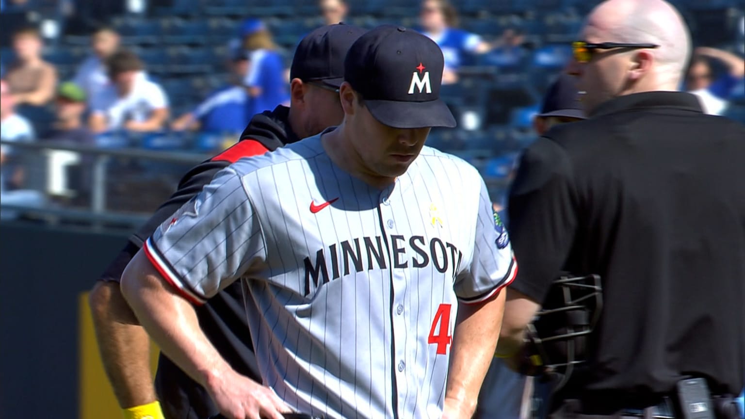 Justin Topa abandona el partido por lesión | 07/09/2025 | Los Twins de ...