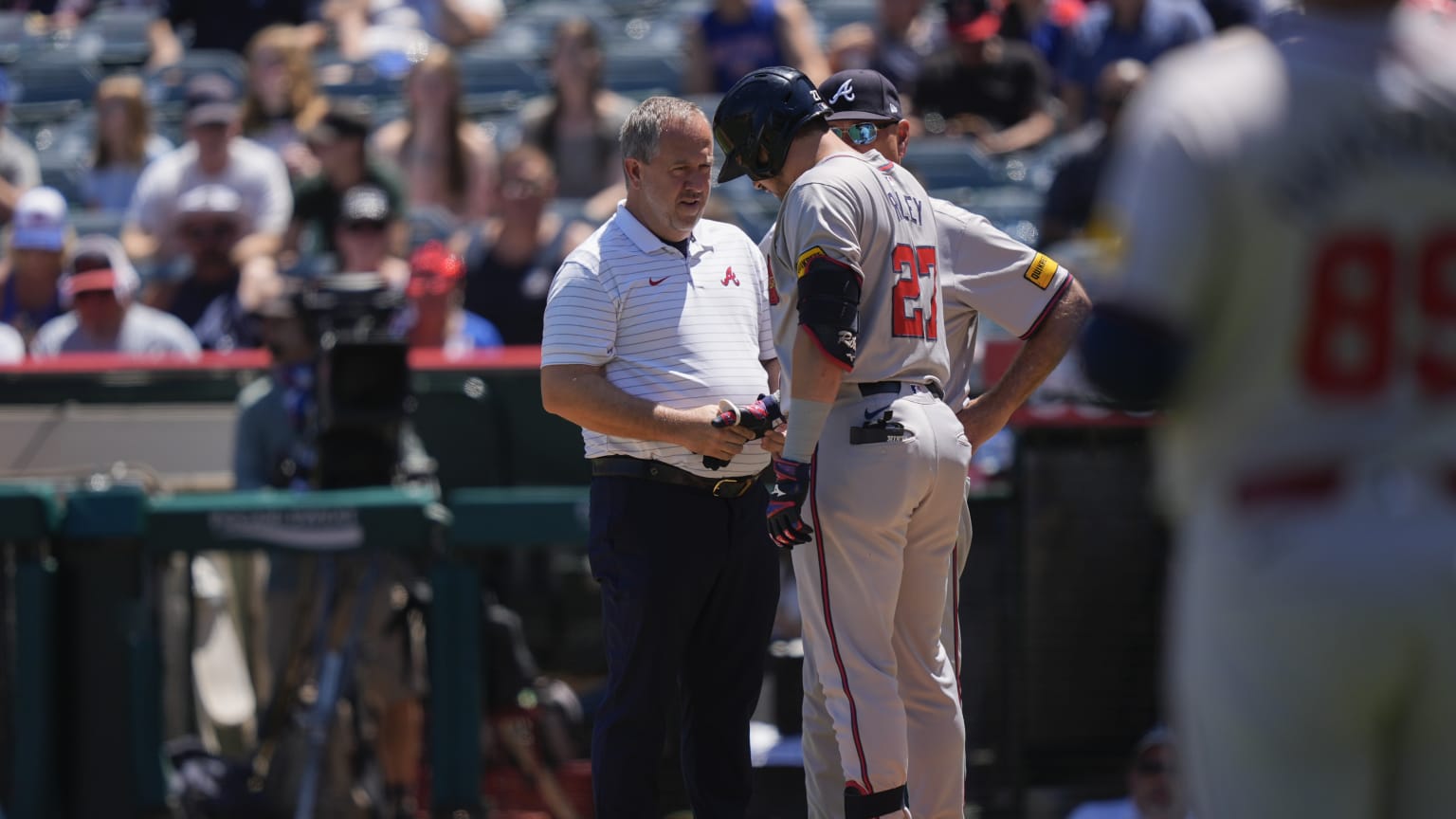 Austin Riley leaves due to injury | 08/18/2024 | Atlanta Braves