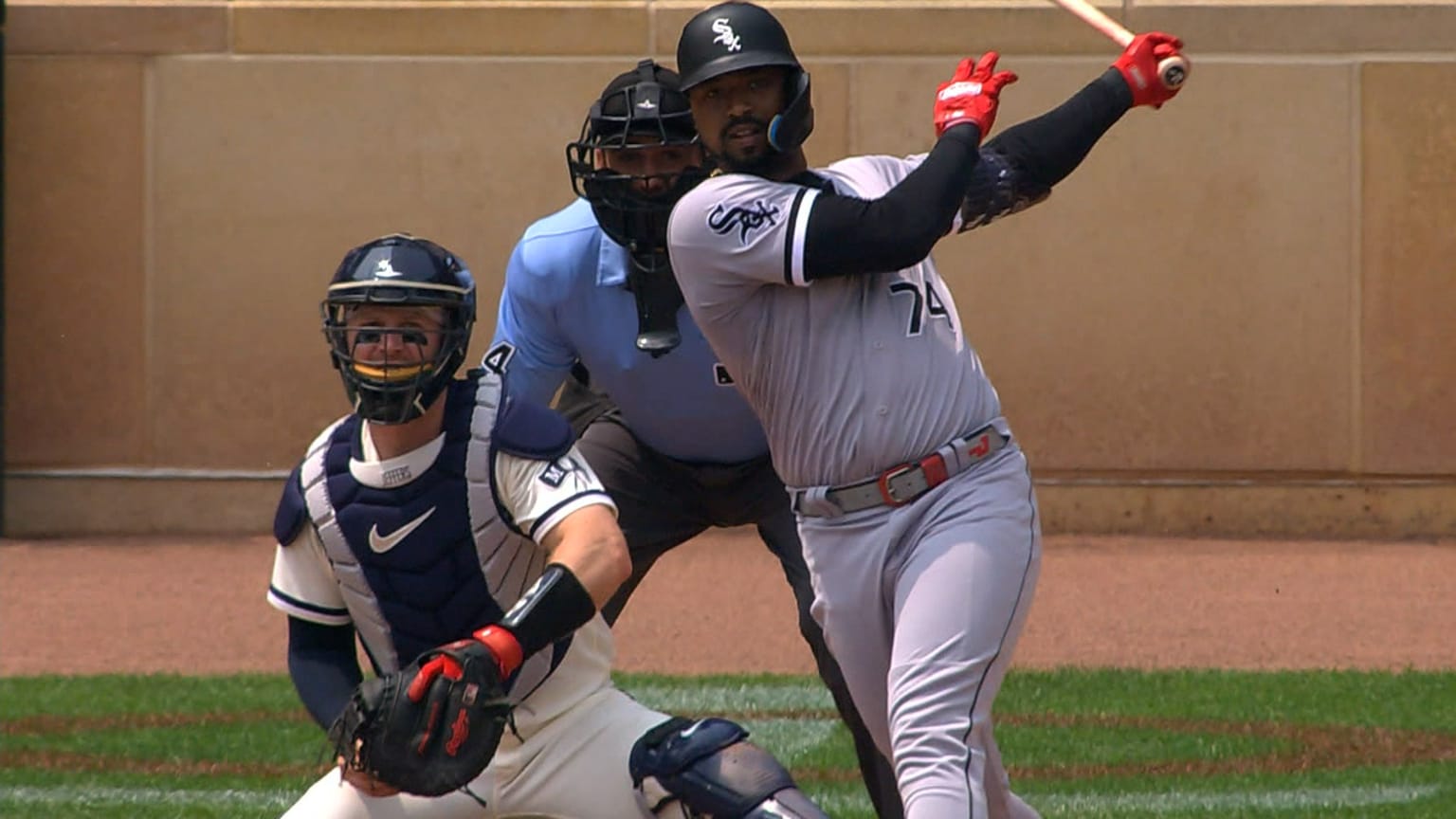 Eloy Jiménez gets Sox on the board with a solo homer | 07/23/2023 ...