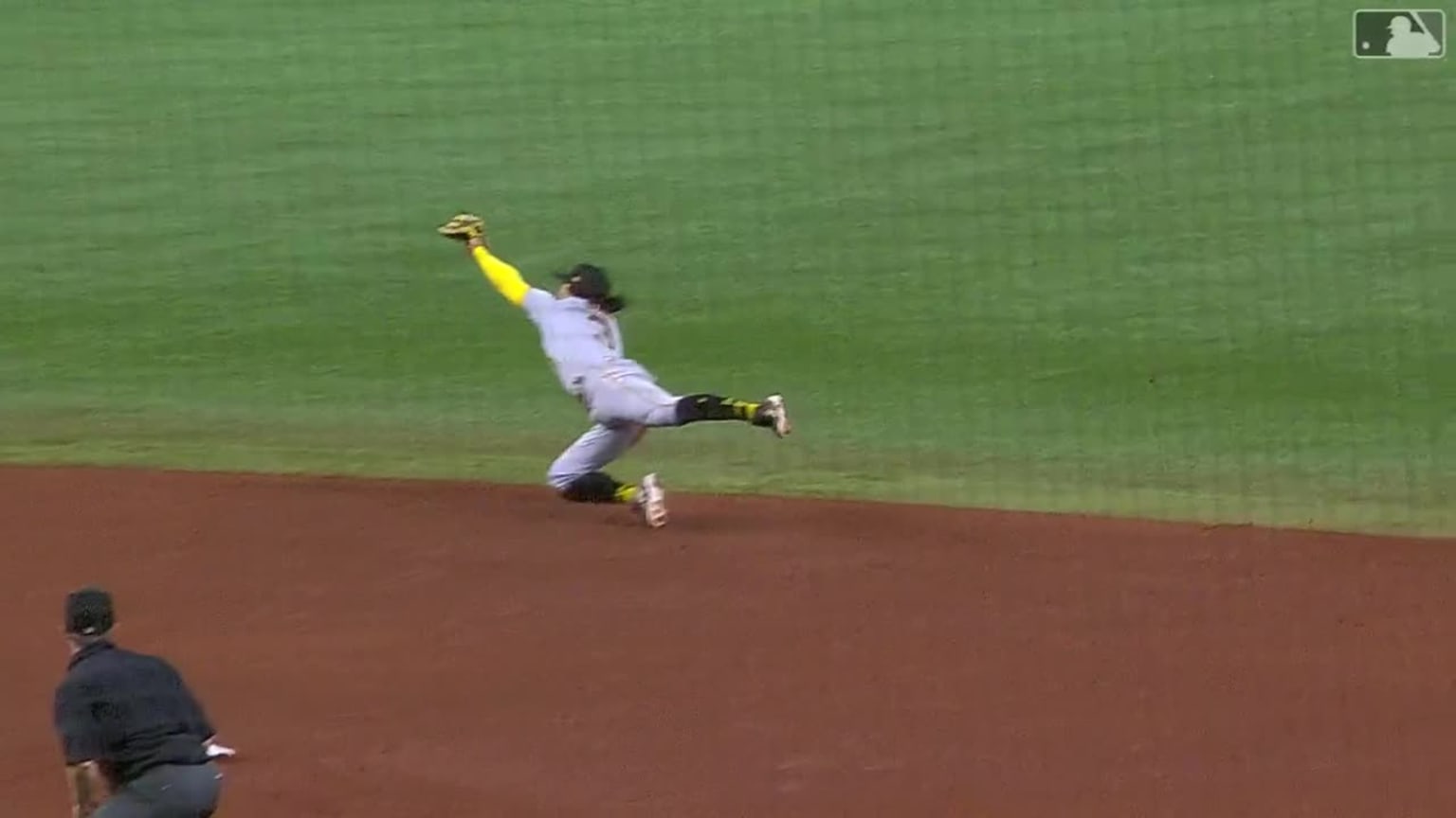 Ji Hwan Bae makes a diving play in the 5th | 05/03/2023 | Chicago Cubs