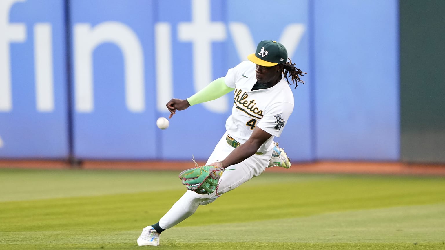 Lawrence Butler's sliding catch to end the inning | 08/03/2024 | Athletics