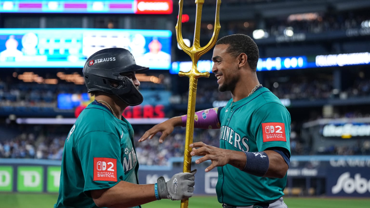 Mariners hit three home runs in ALCS Game 2 victory | 10/13/2025 | MLB.com