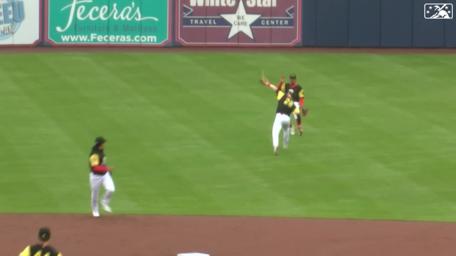 Oliver Dunn's over-the-shoulder grab | 04/29/2023 | MLB.com