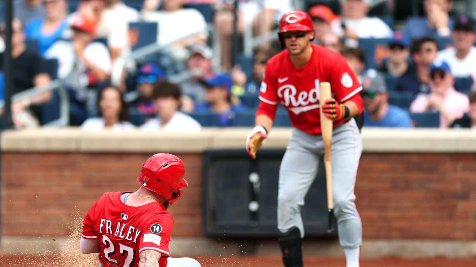 Jake Fraley scores on a throwing error | 07/19/2025 | Cincinnati Reds