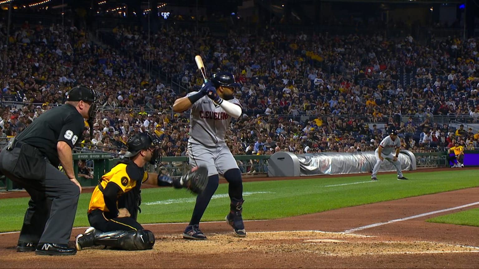 Guardians score on fielding error | 04/18/2025 | Cleveland Guardians