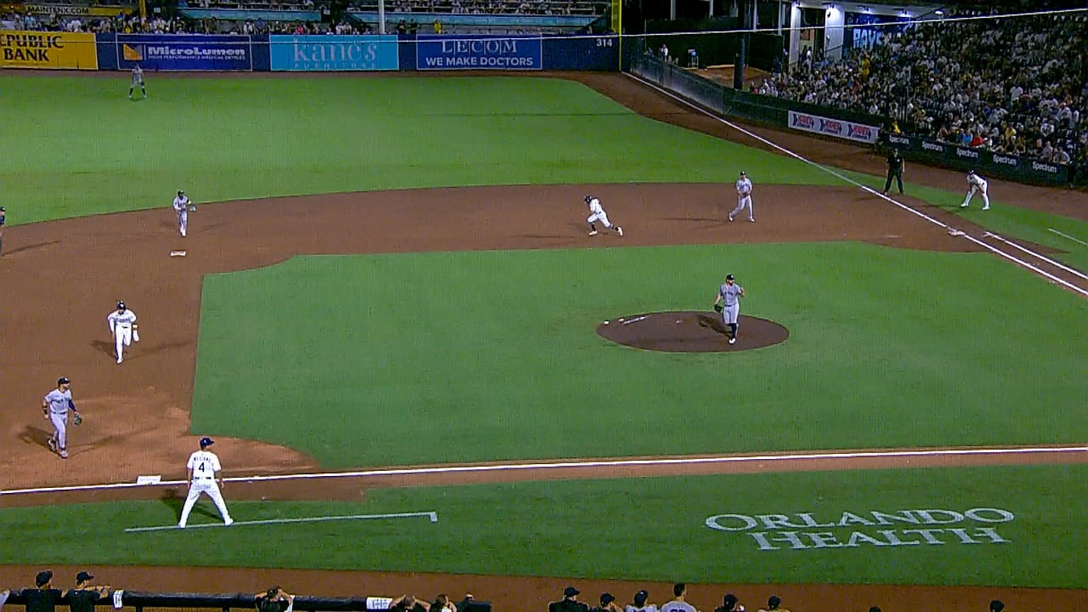 Rays execute a double steal | 08/19/2025 | Tampa Bay Rays
