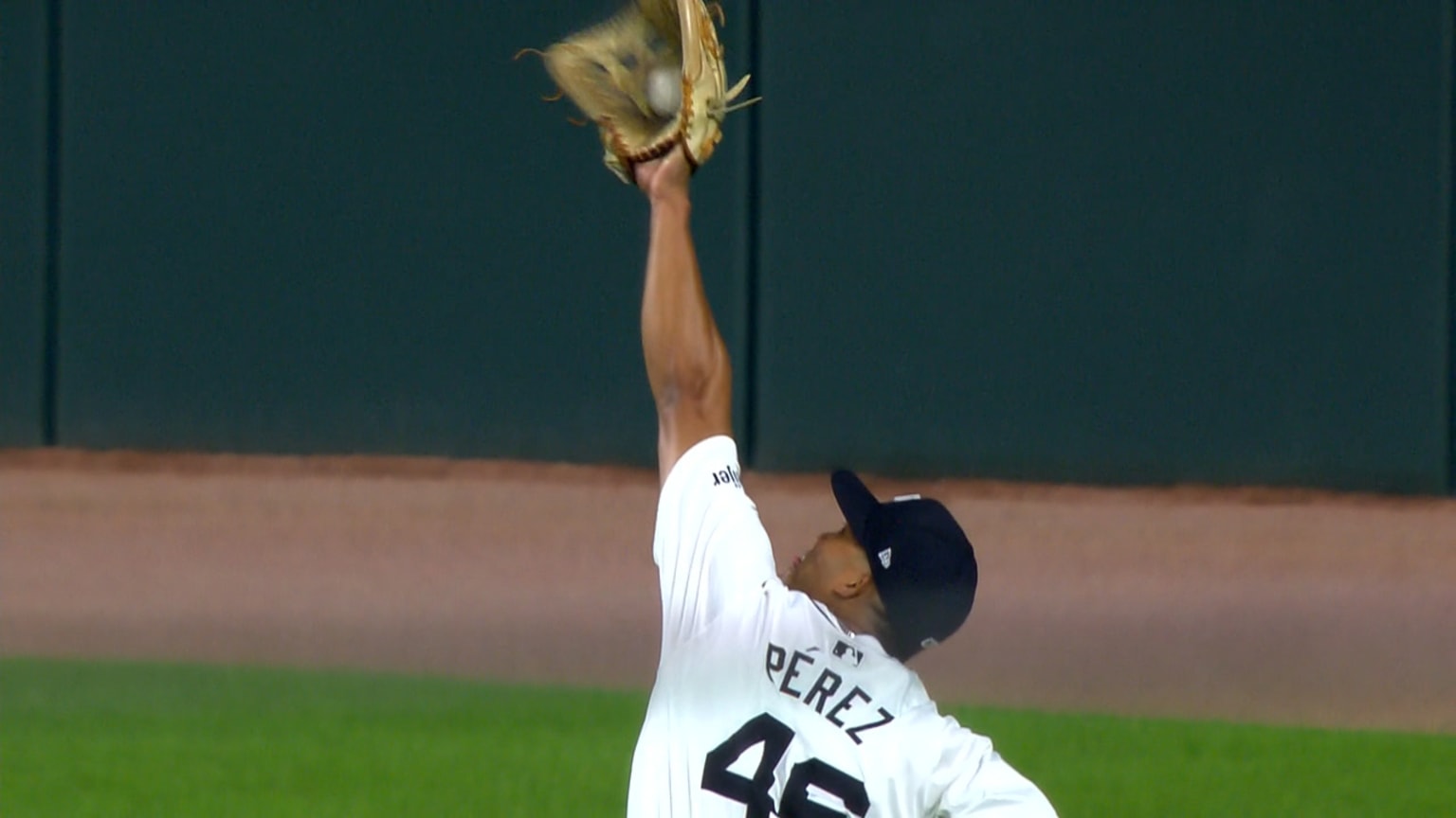 Wenceel Pérez's leaping snag | 09/25/2024 | Detroit Tigers
