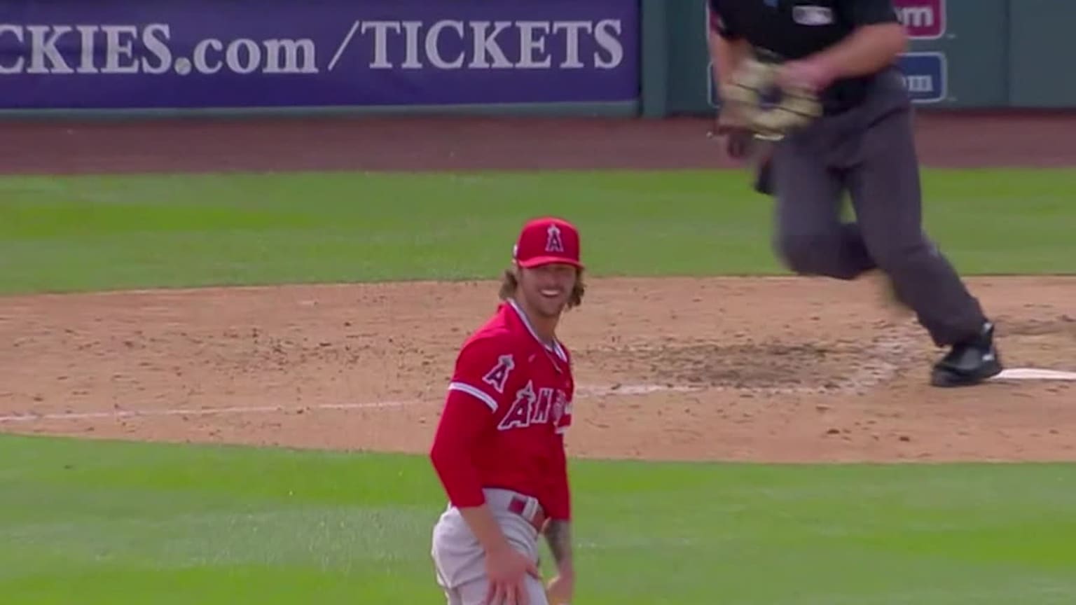 Zach Neto fields a sharp grounder up the middle | 02/28/2024 | Los ...