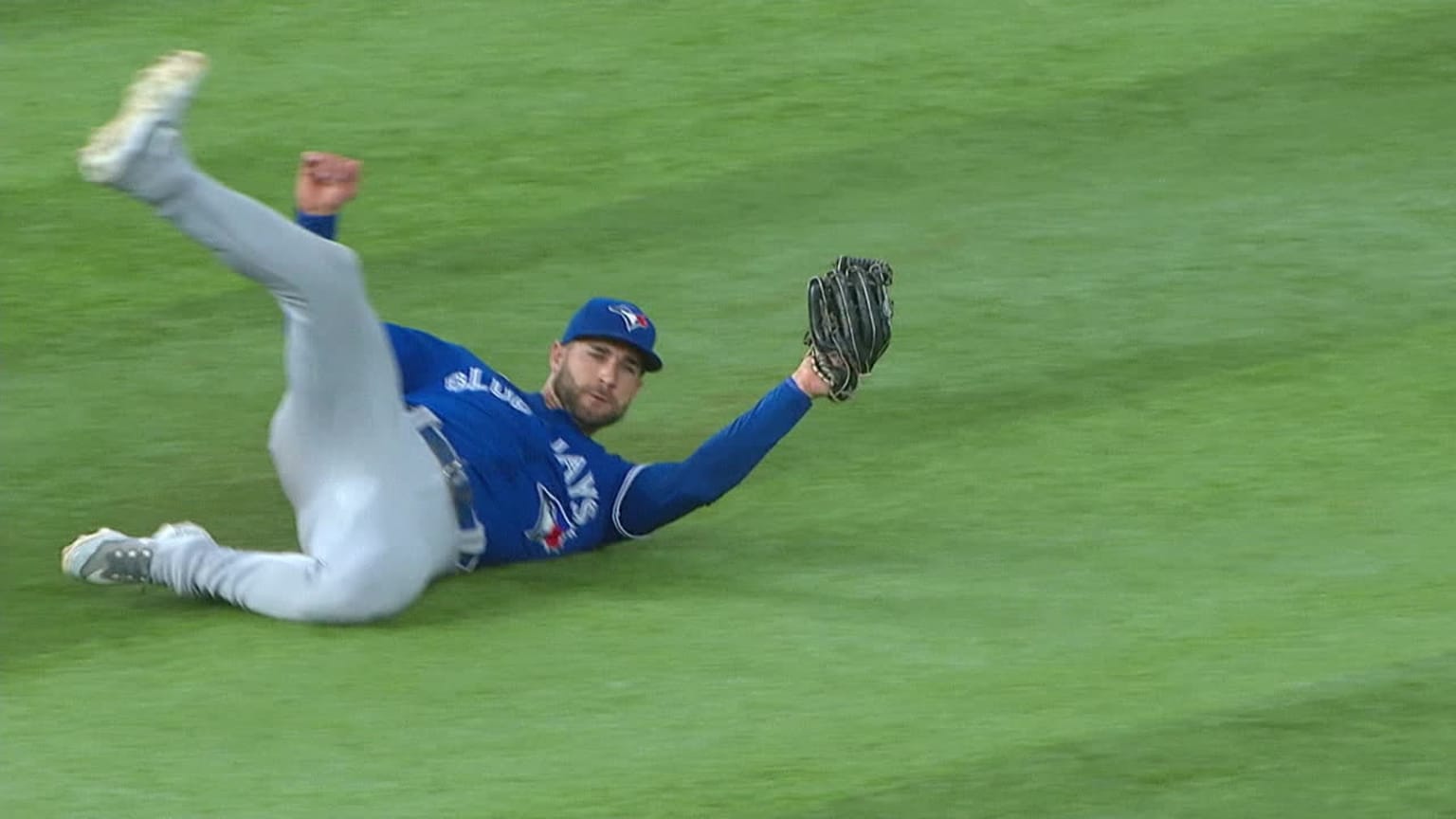 Kevin Kiermaier makes a great sliding catch in center | 06/17/2023 ...