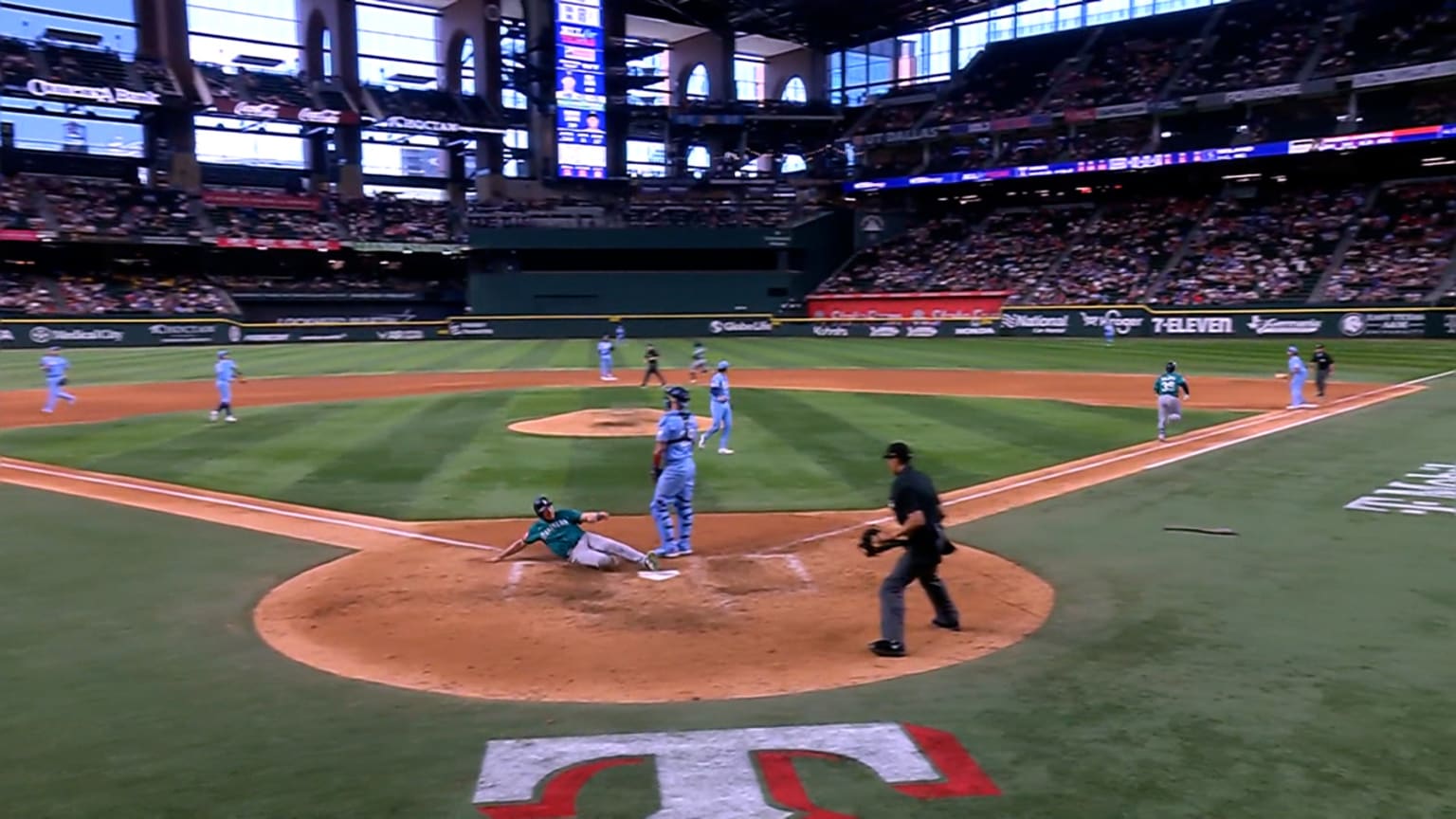 Donovan Solano pega roletazo remolcador | 29/06/2025 | Los Mariners de ...