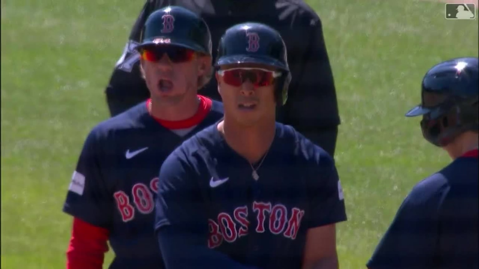 Rob Refsnyder hits an RBI single up the middle | 04/09/2023 | Boston ...