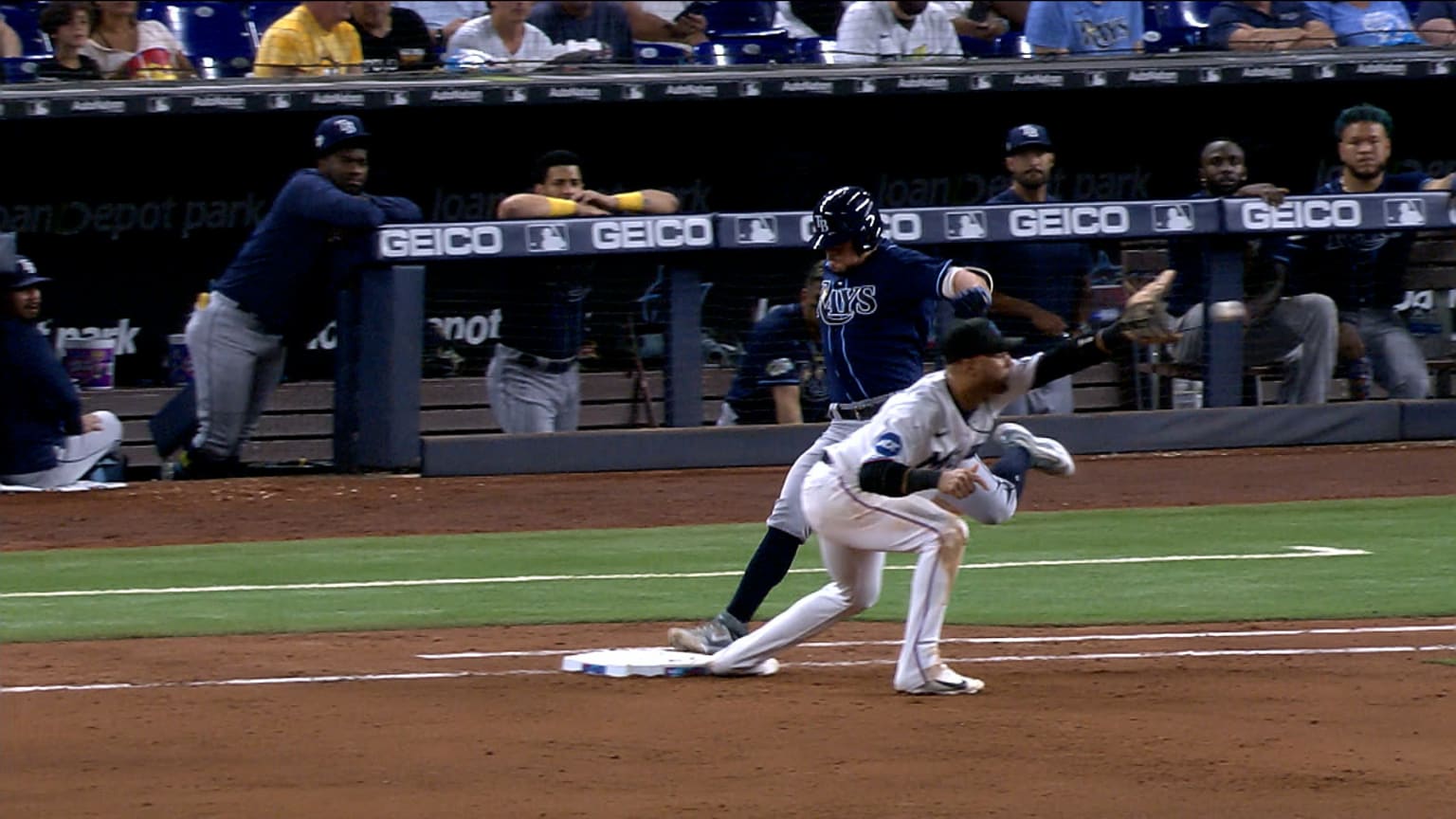 René Pinto singles after review in the 5th | 08/29/2023 | Tampa Bay Rays