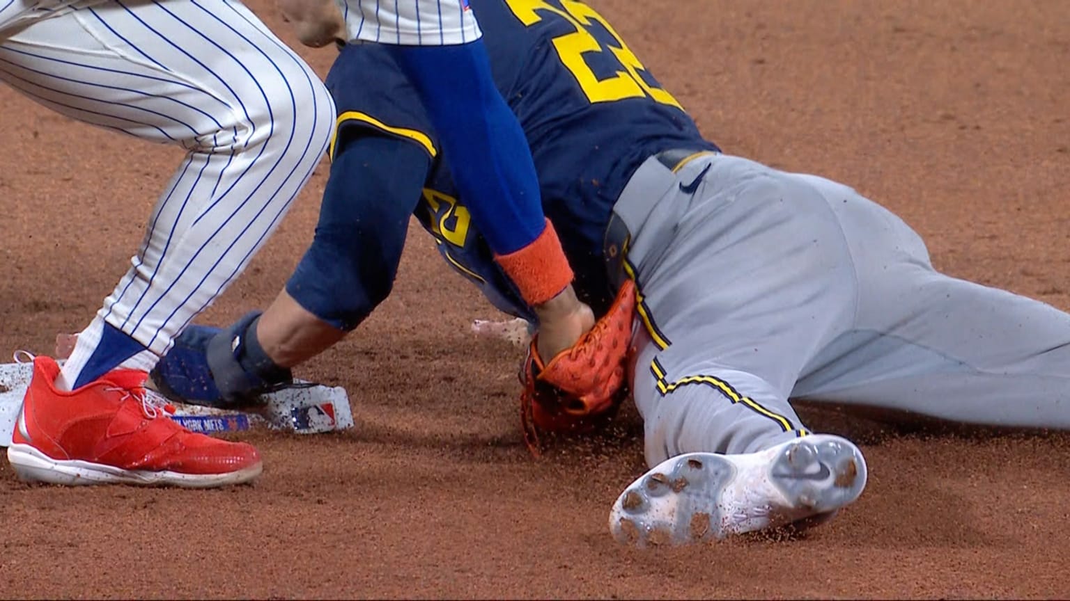 Torrens throws out Yelich after review | 07/03/2025 | MLB.com