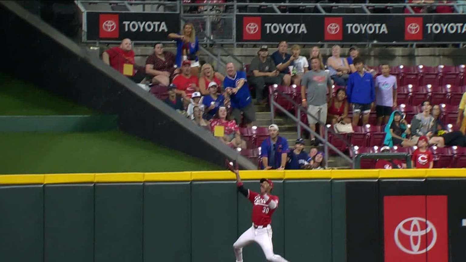Will Benson's leaping catch | 07/31/2024 | Cincinnati Reds