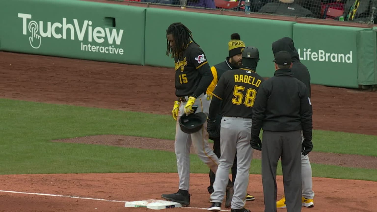 Oneil Cruz leaves the game due to an injury | 04/05/2023 | Pittsburgh ...
