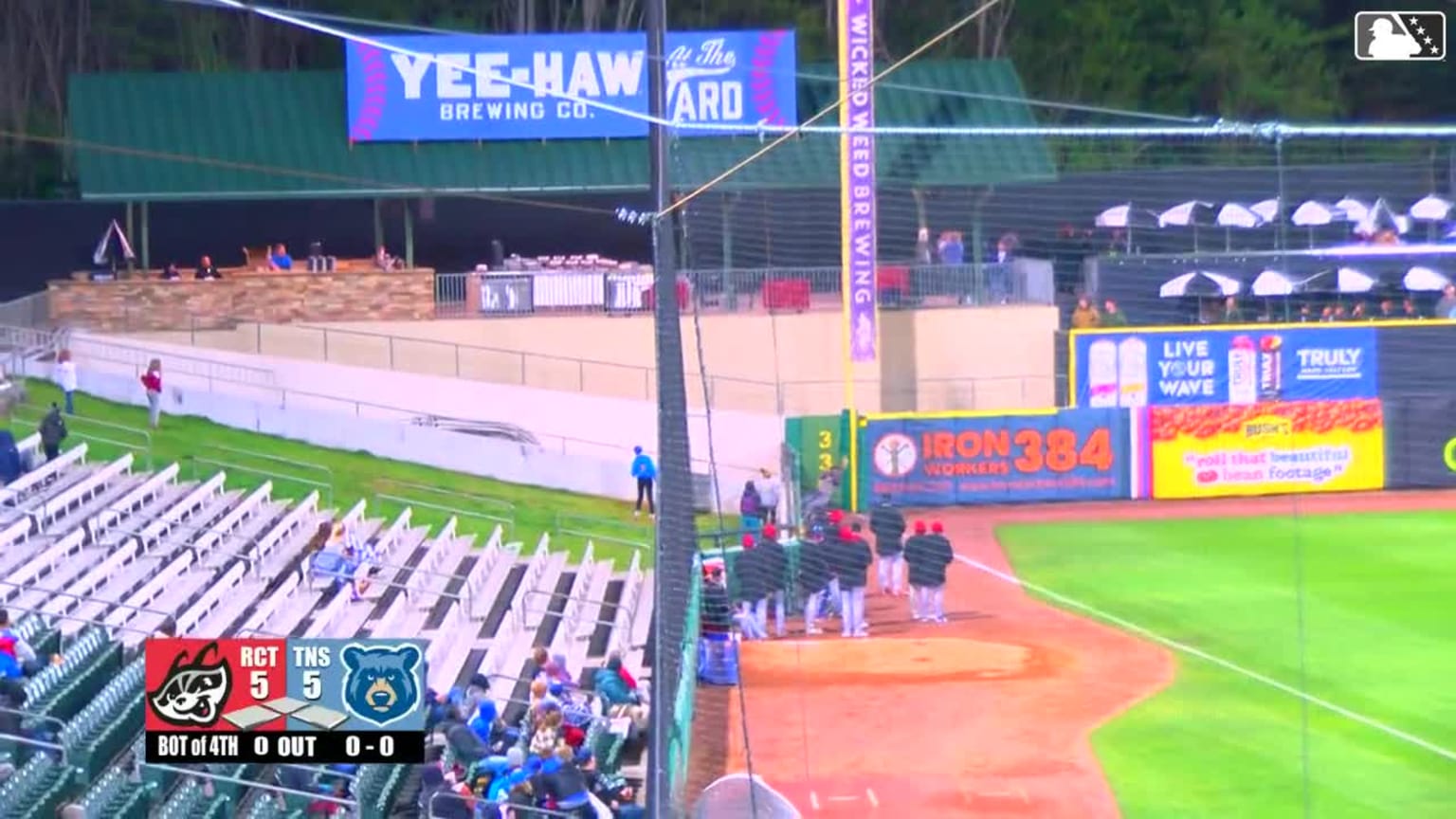 David Calabrese makes a stellar sliding grab | 06/04/2024 | Lasmayores.com