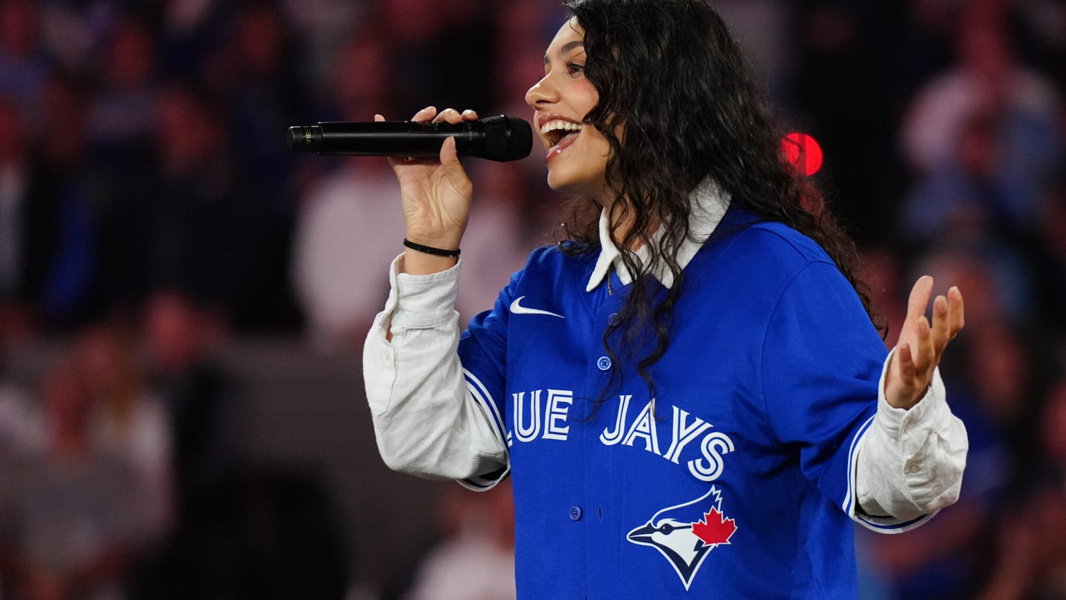 Alessia Cara performs "O Canada" before WS Game 2 | 10/25/2025 | MLB.com