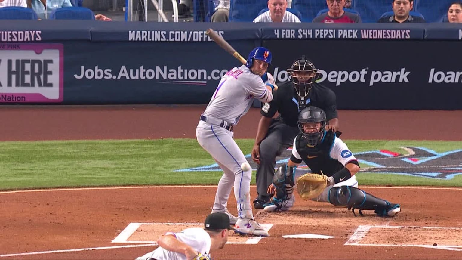 McNeil hits a soft grounder, two runs score | 04/02/2023 | New York Mets