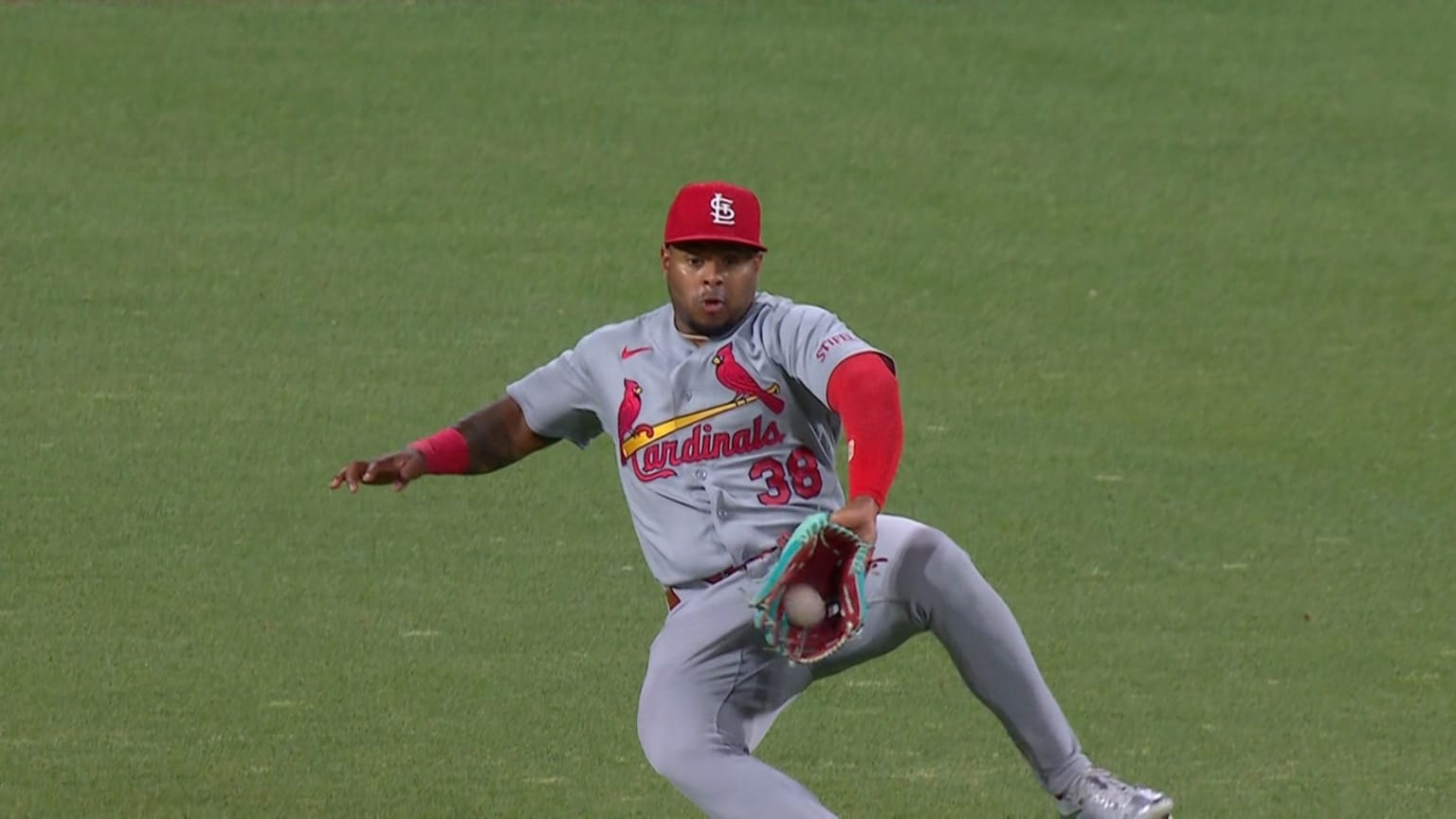 Nelson Velázquez makes a sliding grab | 06/10/2026 | St. Louis Cardinals