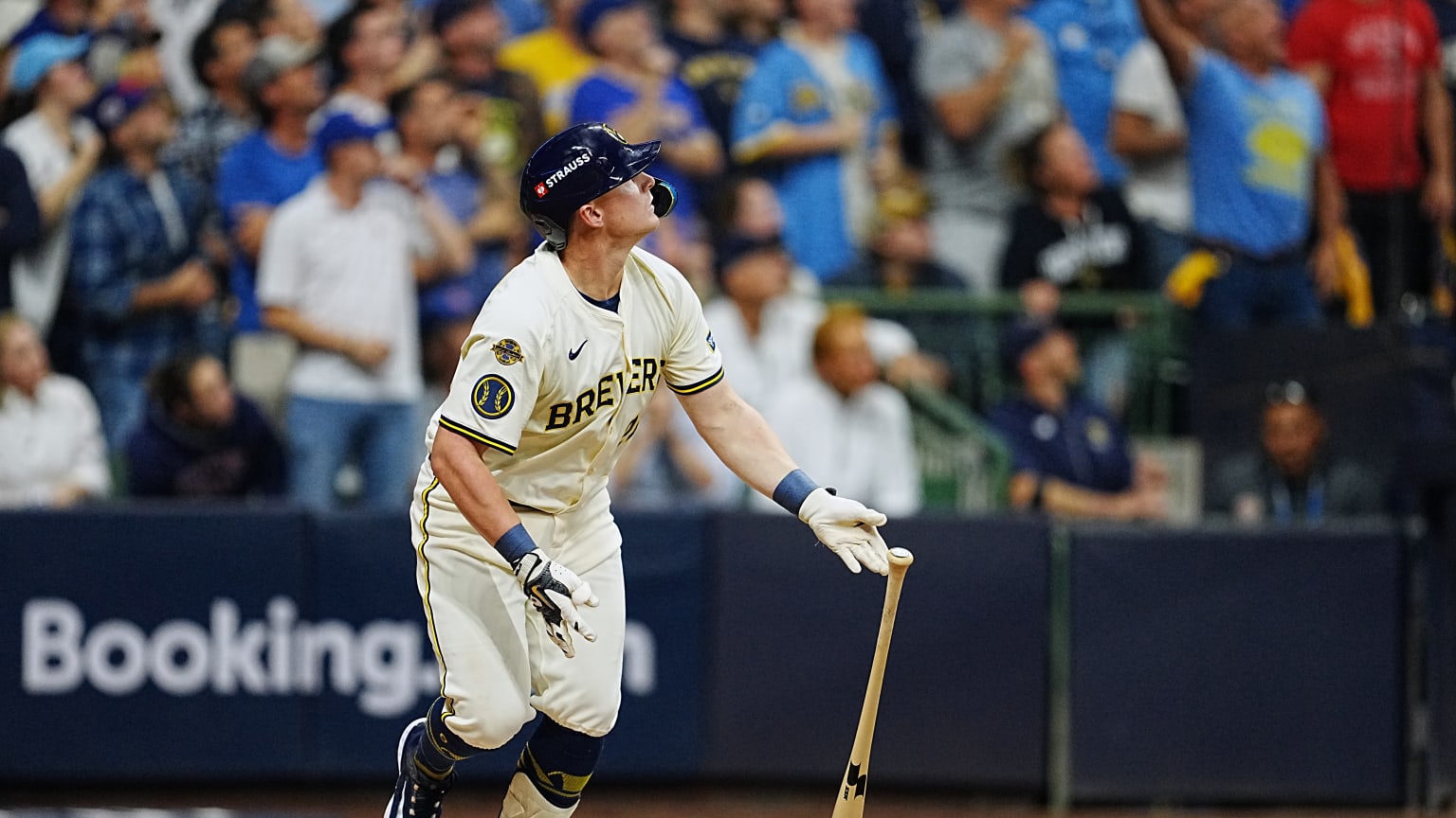 Andrew Vaughn's three-run homer | 10/06/2025 | Milwaukee Brewers